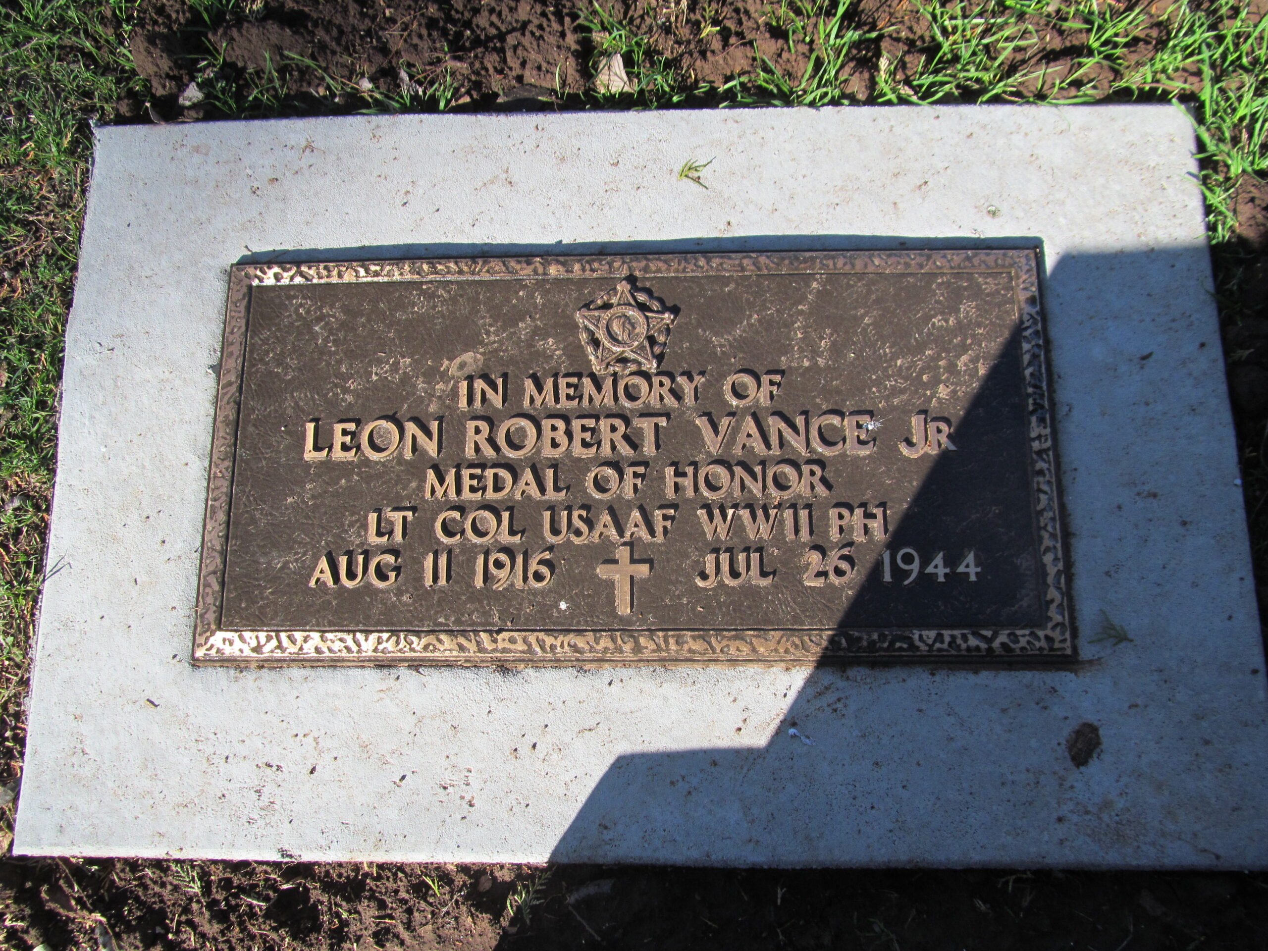 Leon Robert Vance Jnr MOH – victoriacrossonline.co.uk